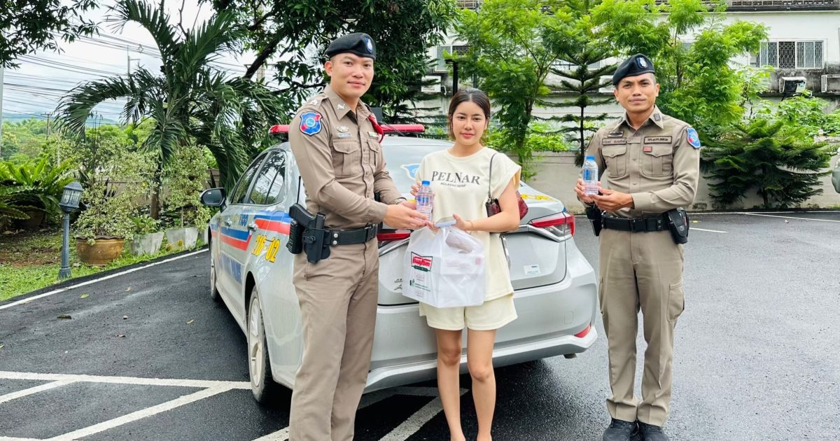 #แจกน้ำและแนะนำเส้นทางท่องเที่ยว – สถานีตำรวจท่องเที่ยวเลย Loei Tourist Police Station